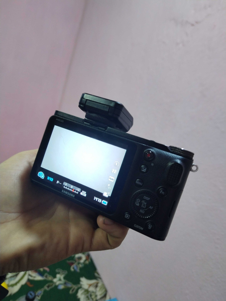 Samsung NX210 AJOYIB aparat