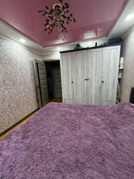 6 квартал Продается х3 комнатная / 2 этаж кирпич 2/6 балкон - 70м2
