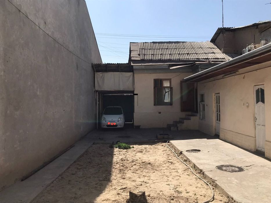 Uy sotiladi uch tepa tumani besh qaeragocj tranvoy