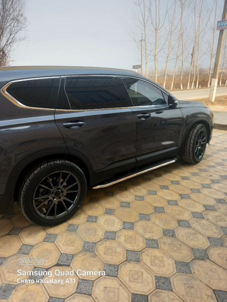 Hyundai Santafe сотилади.