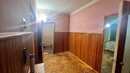 Срочно продаётся 3 ком квартира очень срочно Карасу 6  М.Улугбек (142)