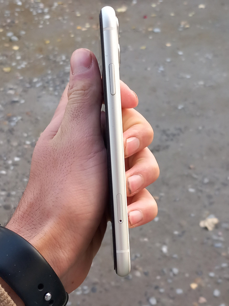 Iphone 11 sotiladi