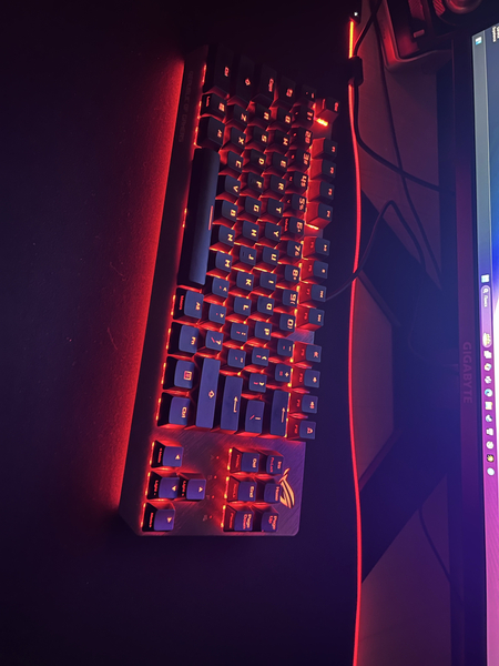 Клавиатура Asus rog strix scope tkl в идеальном состоянии.