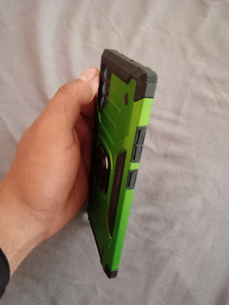 Samsung note 10+ chexol sotiladi