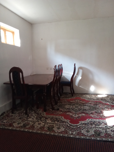 Uy sotiladi. Eshonguzar, Qahramon QFY da 4 sotix 5 xona 150000