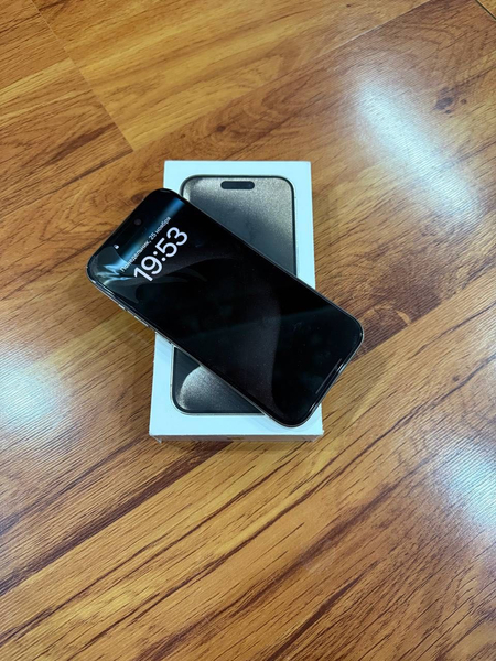 iPhone 15 pro 256 гб привезен айфон прямиком из Дубаи