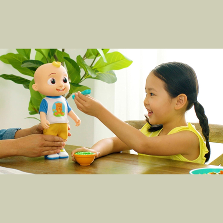 Интерактивная кукла Cocomelon Deluxe JJ
