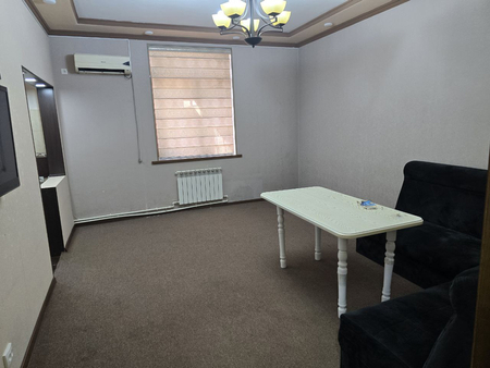 Продается квартира в самом центре Янгиюля.
