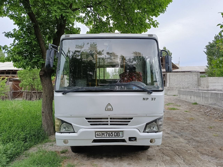 Avtobus ISUZU NP37