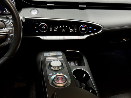 Продаю свой Genesis GV70