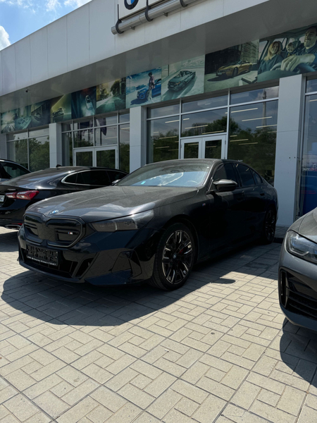 Продам BMW i5 M60 Full в идеале