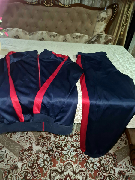 Срочно продаётся спортивный костюм