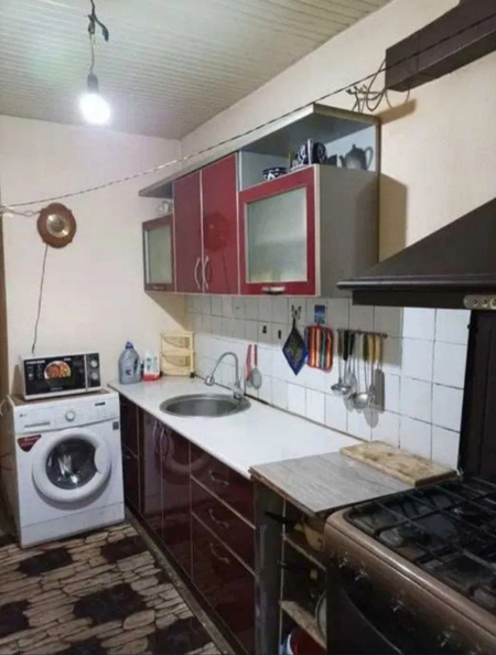 Срочно Продаётся 3 комнатная квартира балкон 2х6 массив Феруза