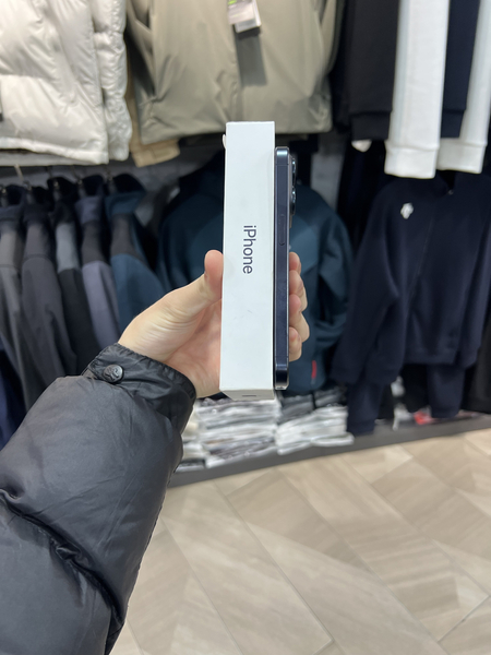 Iphone 15 pro BLUE TUTANIUM