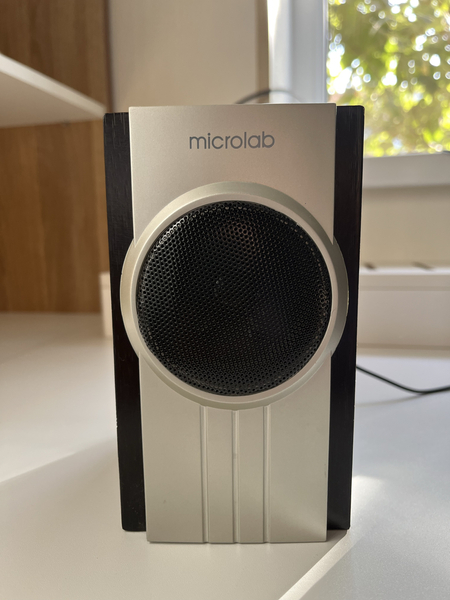 Продаётся колонки Microlab