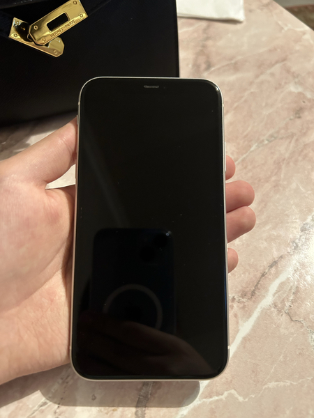 Продается б/у iPhone 11 белый. Sotiladi oq b/u iPhone 11