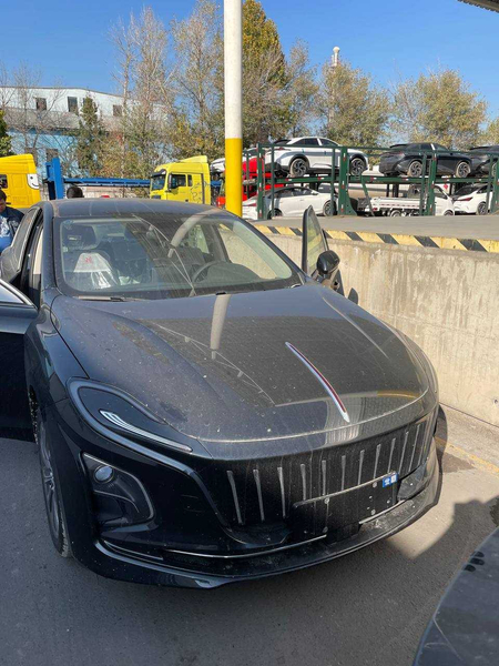 Hongqi E-QM5 450KM