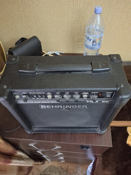 Продам комбоуслитель Behringer