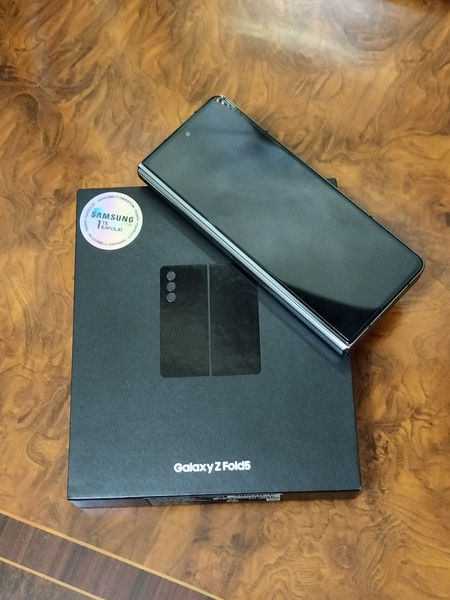 Samsung galaxy z fold 5 , 5G