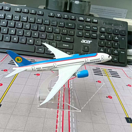 Самолет Boeing 787 Dream Liner Uzbekistan Airways сувенир
