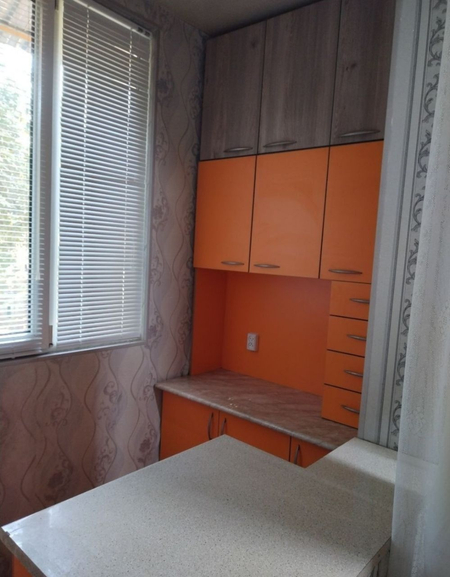 Чилонзор 18  срочно продам 1в2ком 3этаж 38м2