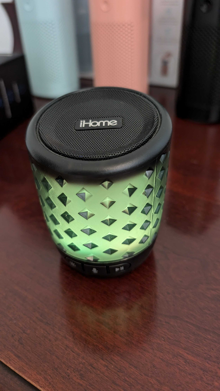 Портативная Bluetooth колонка iHome с RGB подсветкой