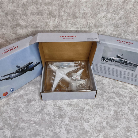Самолёт АН-225 Мрия с бураном в комплекте (коллекционная модель)