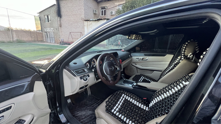 Mersedes Bens W212 sotiladi sroshni