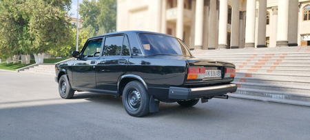 Автомобиль ВАЗ 2107