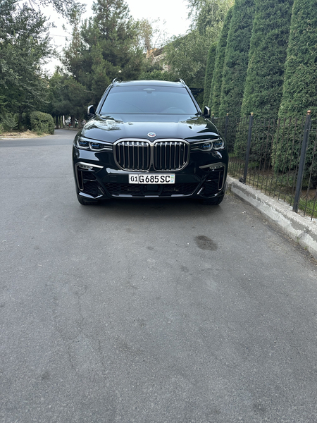 Продам BMW X7 M50. 2022 года.