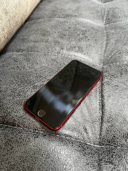 Iphone SE 2020 Product (red)