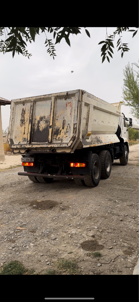 Kamaz evro 6520 yurib turgan moshina