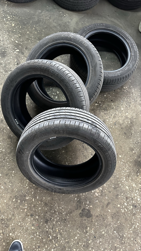 Шины Goodyear efficientgrip 215/55/r17 новые пробег 2,800 км
