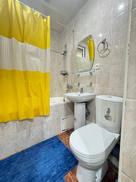 Сдаётся Чиланзар 1 2в3 2 этаж.