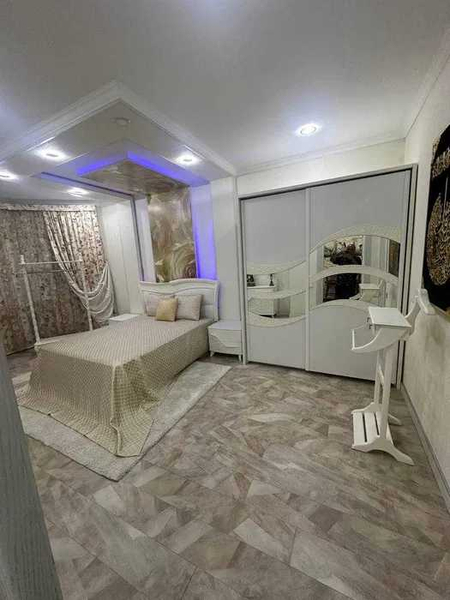 Сдается квартира Яккасарайский район 8-роддом 3х комнат 1200$