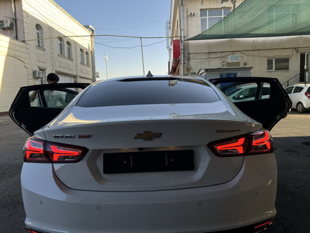 Oq Malibu 2 Premier srochno, 1 qo'l 21900 km