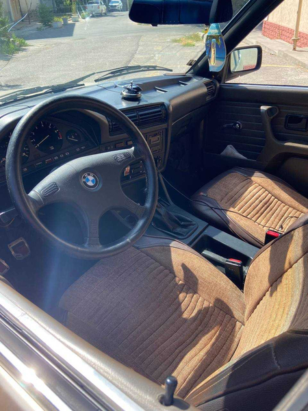 BMW E30 1985 M10