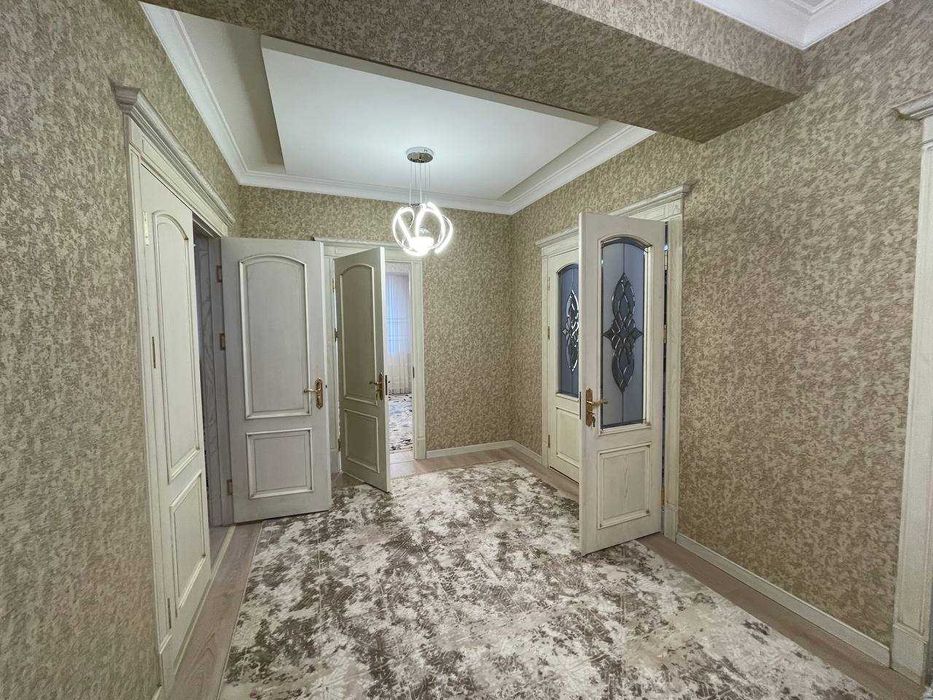 Эксклюзивная квартира 126м2  вдоль дороги 4/7/9 ул. Махтумкули 