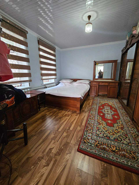 Продам участок с домом на 2 семьи, Дархан, 4 сотки