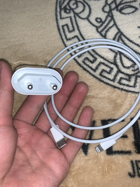 Оригинальный зарядчик от Apple 20w и кабел