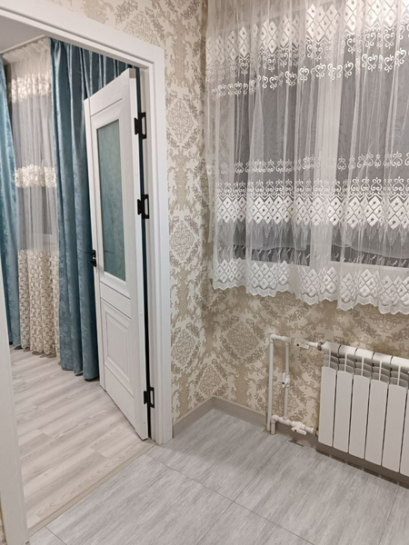 Сдаётся 3хком.квар. с балконом 2м на 6м,а кирпичом доме с удобствами