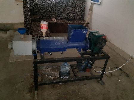 Sovun chiqaradigan aparat sotiladi