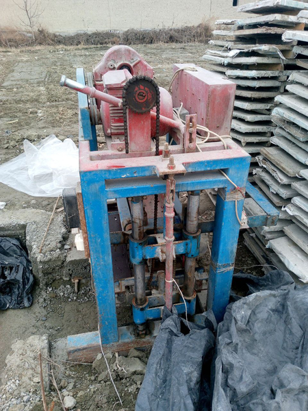 Shlakablok chiqaradigan aparat sotiladi