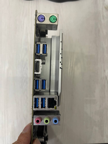 Gigabyte Z370 плата (не рабочая)
