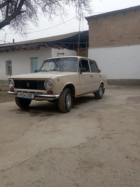 Vaz 011 sotiladi..