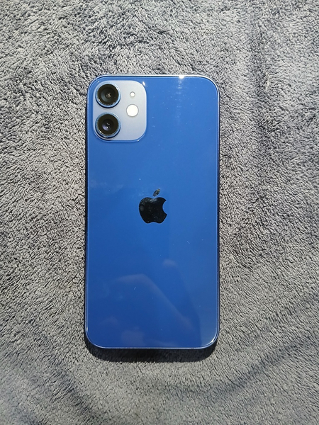 Прадаётся iphone 12 mini