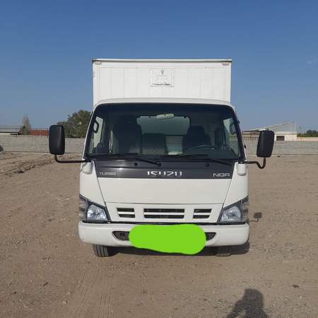 Isuzu yuk mashina