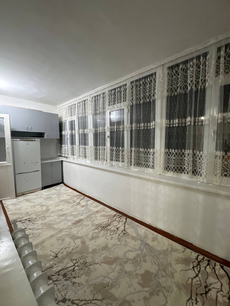 Срочно продается 2 ком кв на 3 этаже в кирпичном доме 77 серия