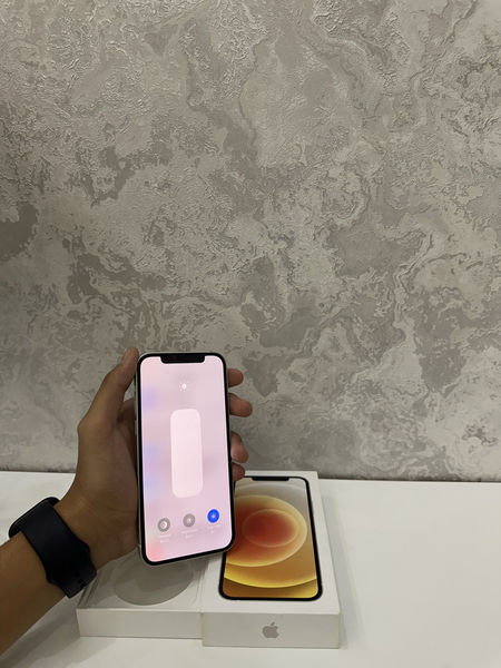 Iphone 12 LLA ideal