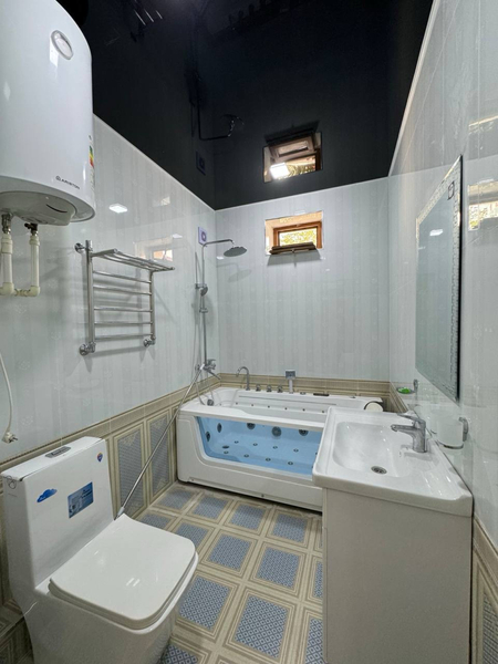 Продается 4 ком. Квартира на 2 этаже площадью 123 кв.м. Ор. Жасмин
